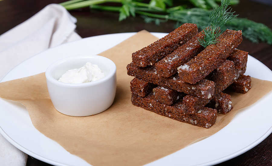 Which local dishes must you try when visiting Russia?